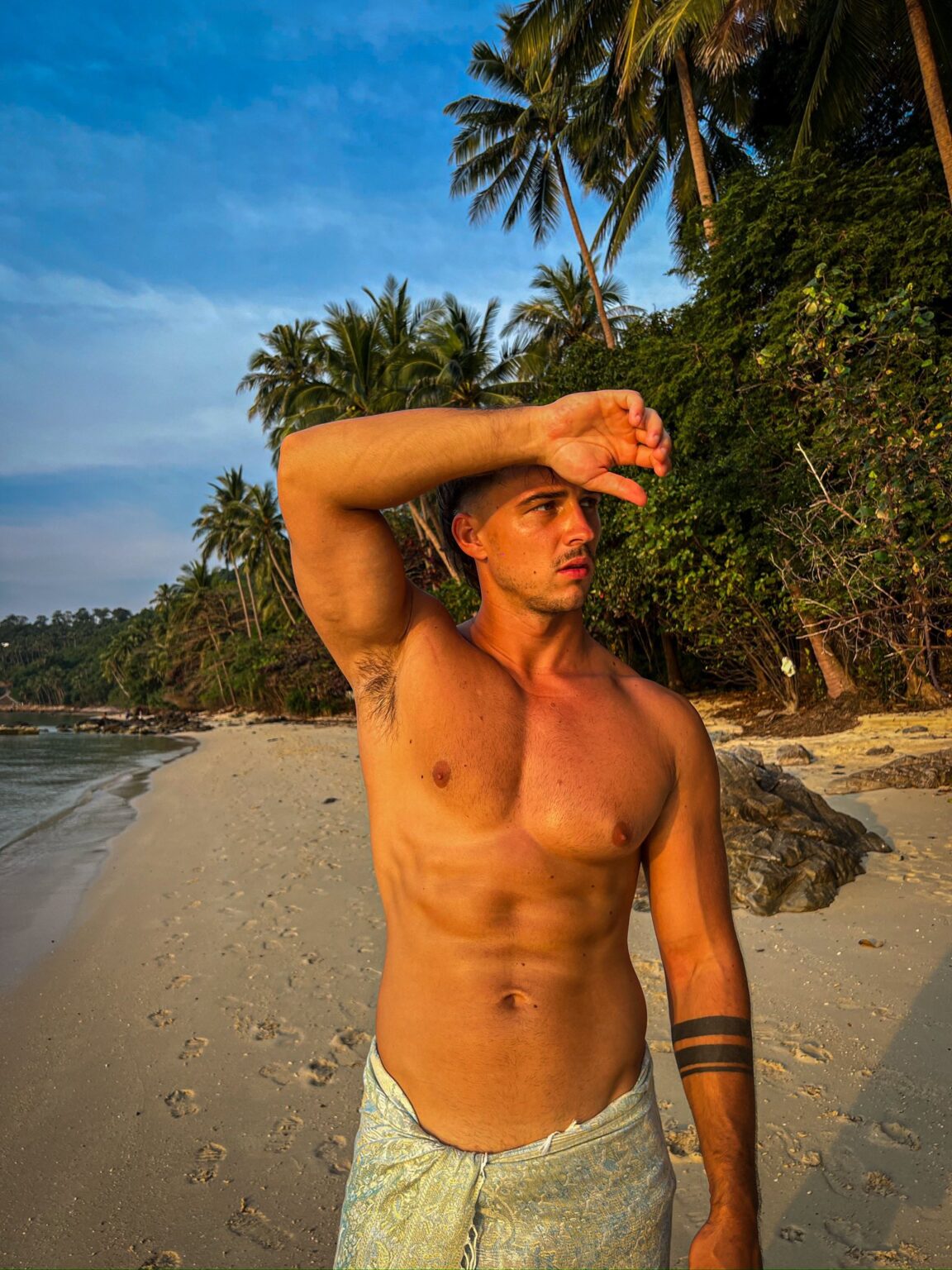 Richard Heinze – Shirtless Music Celebs